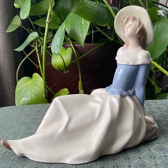 Mirmasu | Accents | Mirmasu Vintage Porcelain Lady Blue And White ...